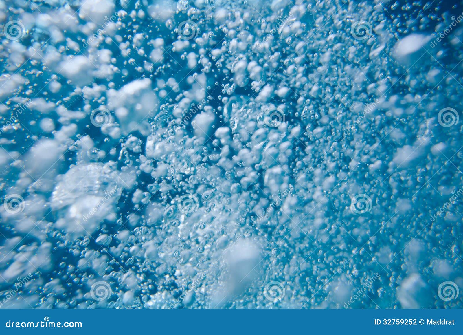 Bolle Di Aria in Chiara Acqua Blu Fotografia Stock - Immagine di bolla ...