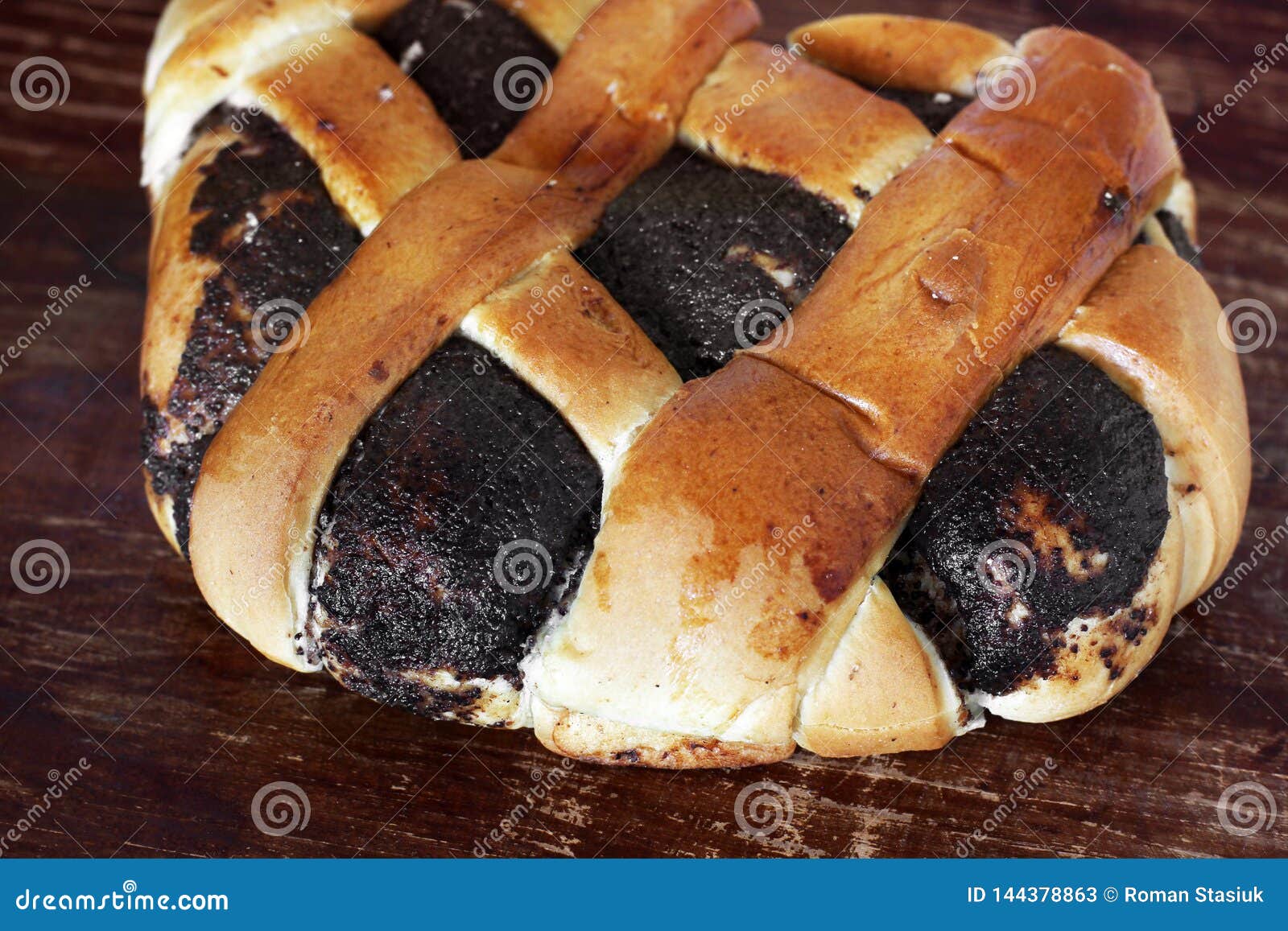 Bollo Grande Con Las Semillas De Amapola Bollo Dulce Imagen de archivo ...