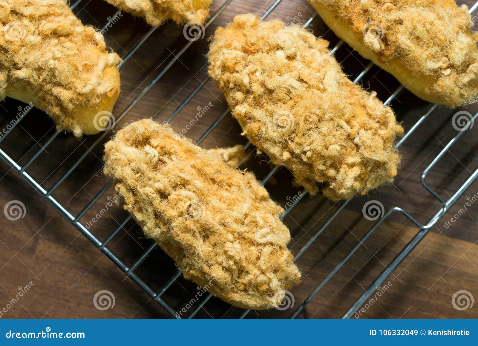 Bollo O Pan De La Seda Del Pollo Imagen de archivo - Imagen de seda ...