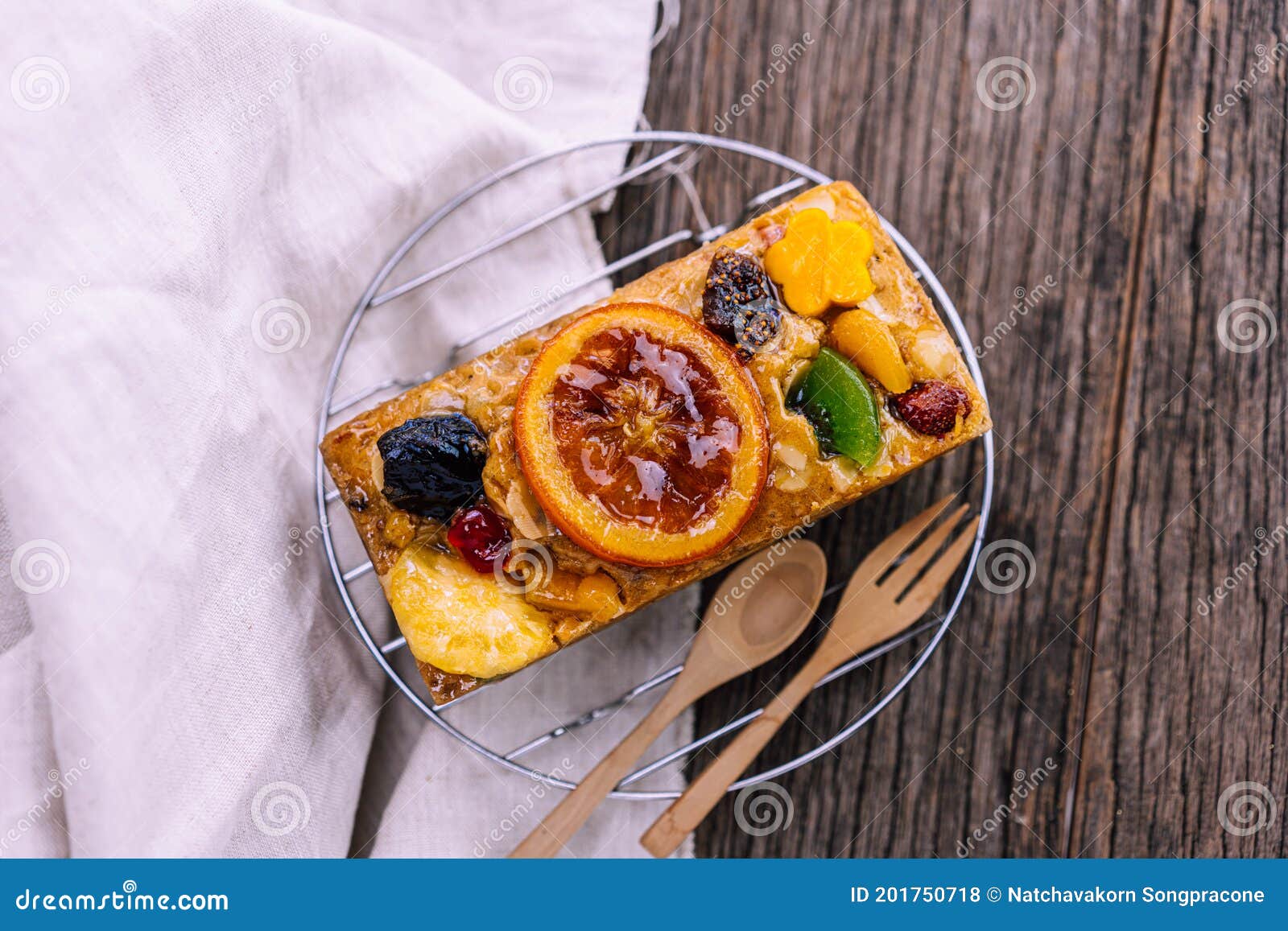 Bolo De Fruta Caseiro Fresco Com Frutas Doces E Suculentas Foto de ...