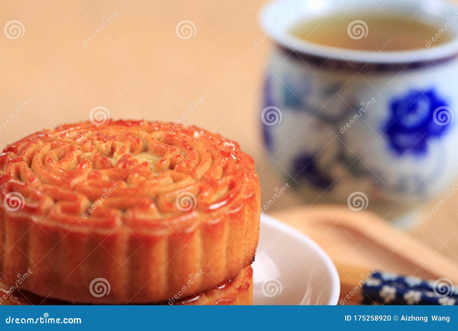 Bolo de lua foto de stock. Imagem de outono, cozido - 175258920