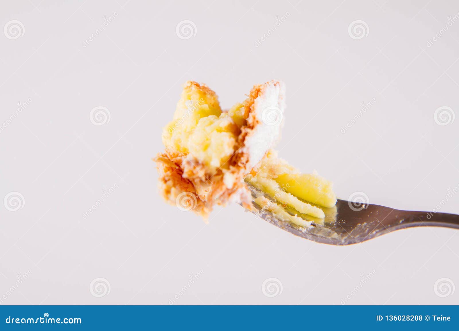 Bolo De Napoleonka Comido Com Uma Forquilha Foto de Stock - Imagem de ...