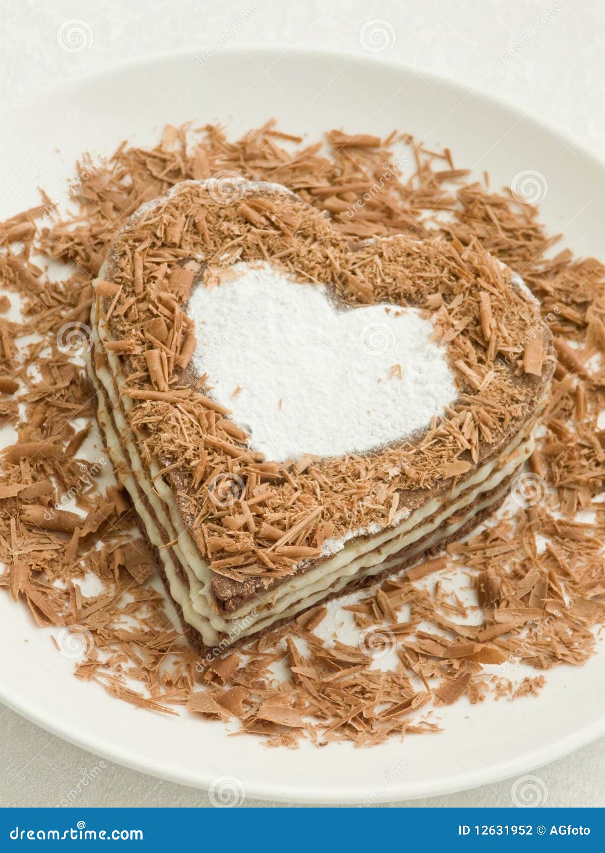 Bolo Heart-shaped foto de stock. Imagem de coberto, moldado - 12631952