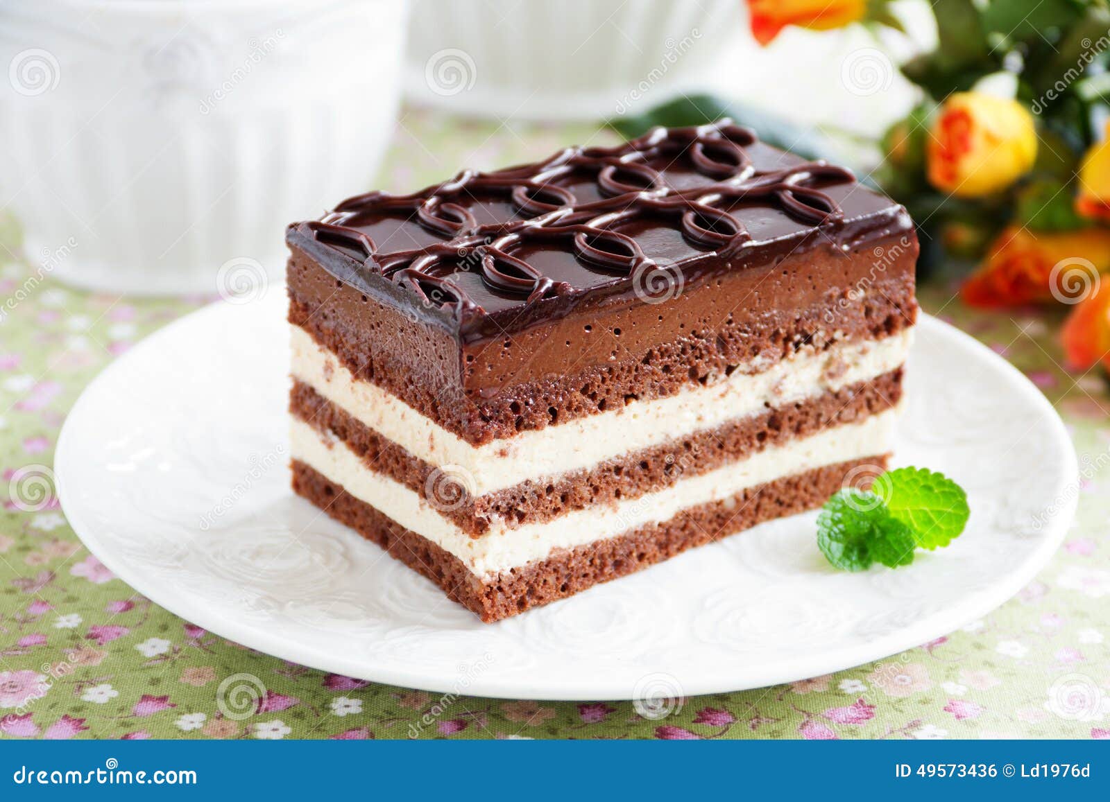 Bolo Opera foto de stock. Imagem de comer, cozinhar, doce - 49573436