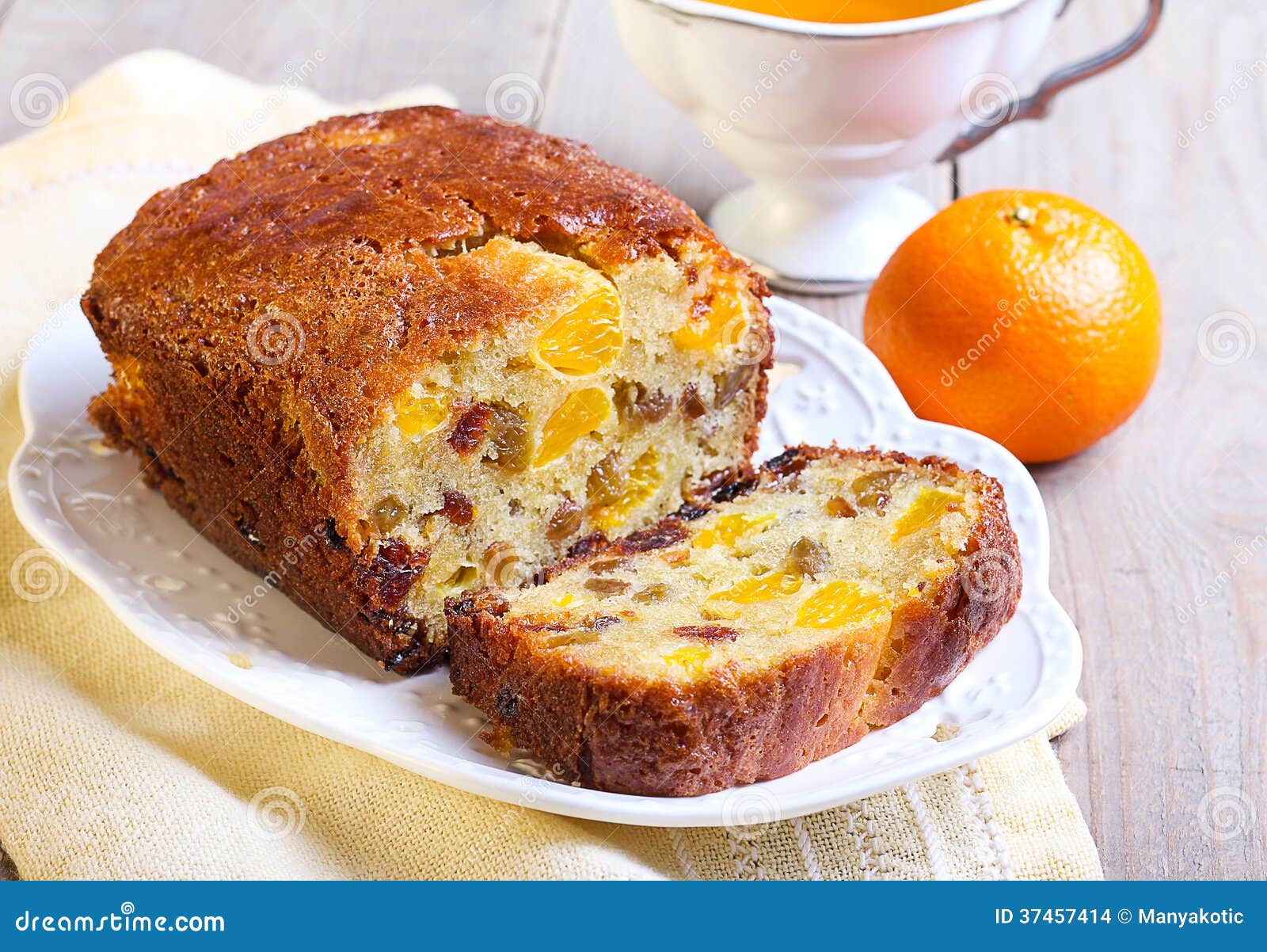Bolo Seco Do Fruto E Da Tangerina Foto de Stock - Imagem de fruta, doce ...