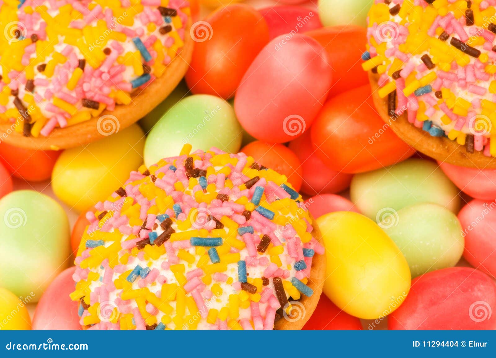 Bolos Do Doce E Gomas Coloridas Foto de Stock - Imagem de eventos ...