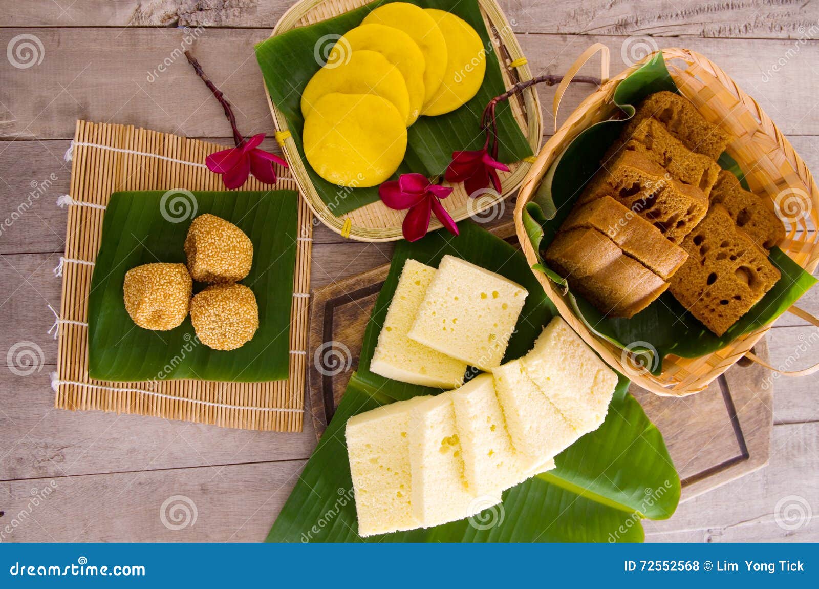 Bolos Sortidos E Desertos De Tradisional Malaysia Foto de Stock ...