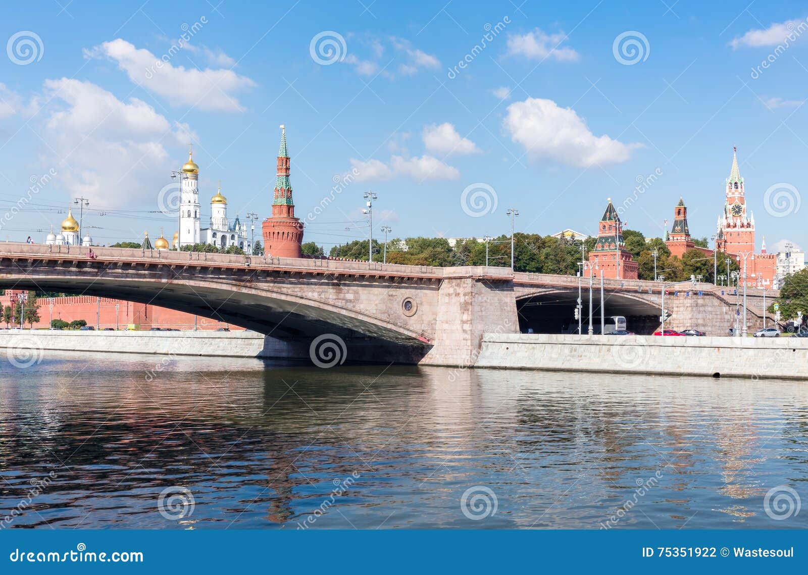Bolshoy Moskvoretsky Bridge and Moscow Kremlin Stock Photo - Image of ...