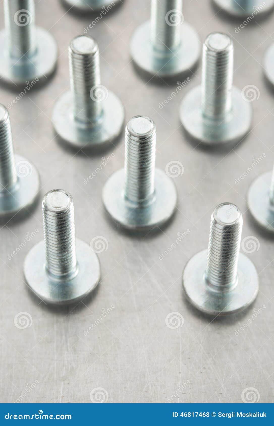 Bolzen Bearbeiten am Metallhintergrund Stockfoto - Bild von vertikal ...