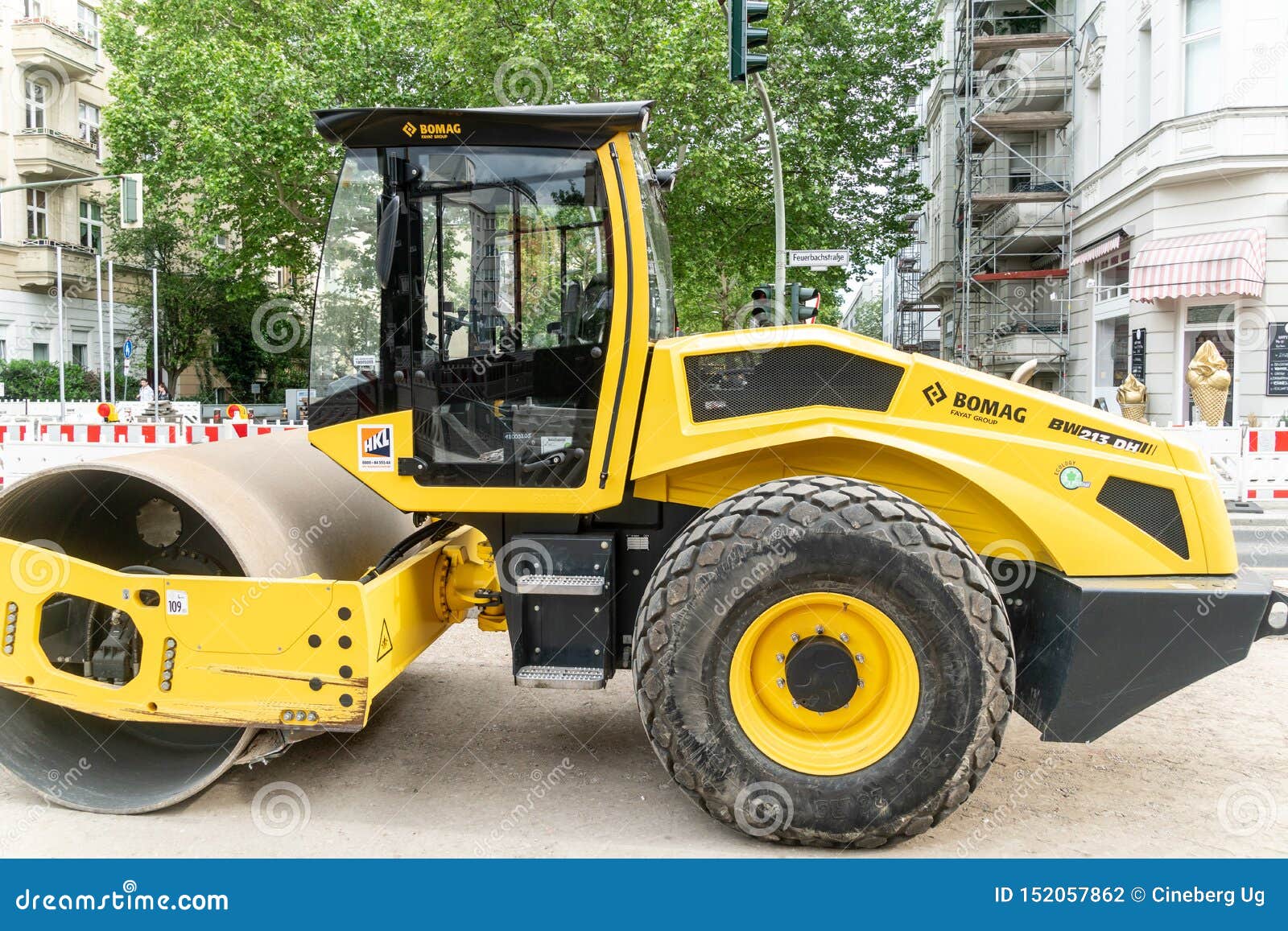 Bomag road roller editorial photography. Image of roller - 152057862