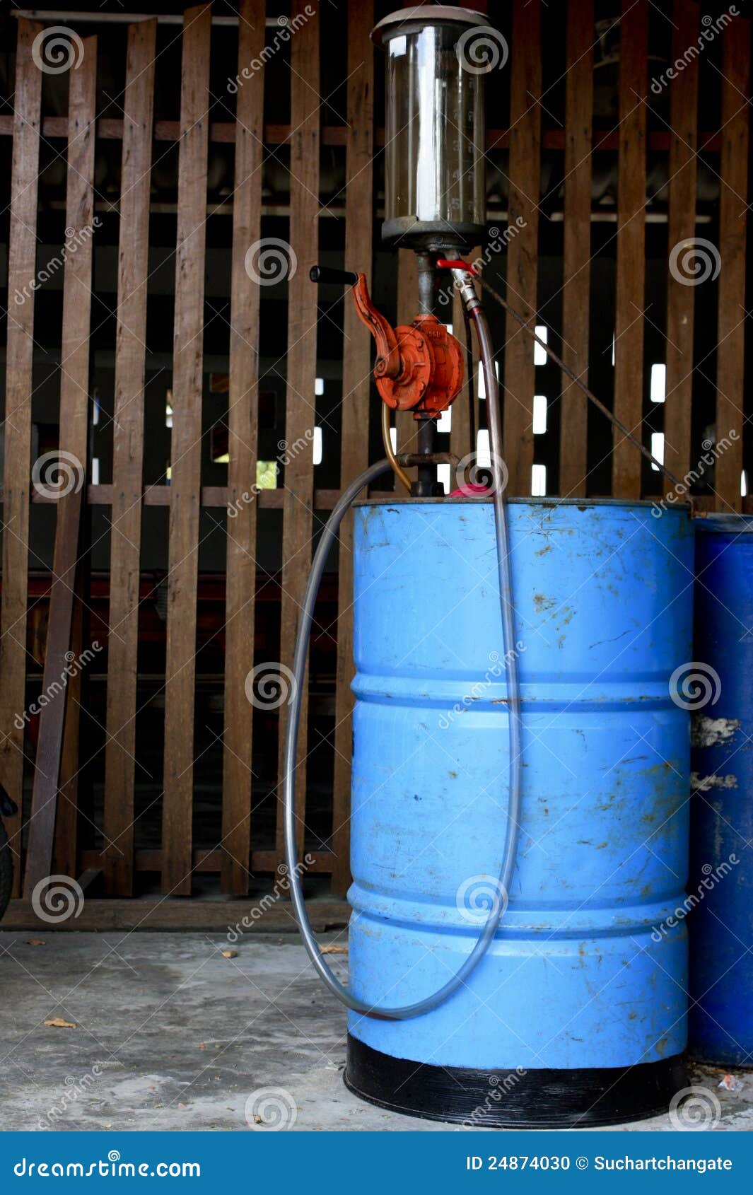 Bomba de gas foto de archivo. Imagen de verde, potencia - 24874030