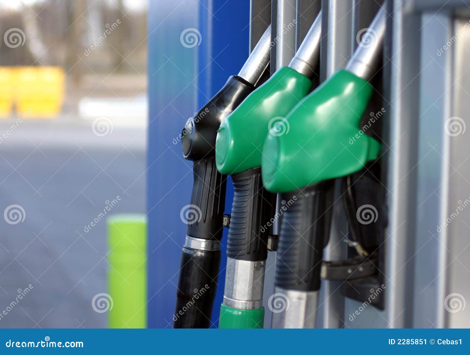 Bombas de gas imagen de archivo. Imagen de tanque, verde - 2285851