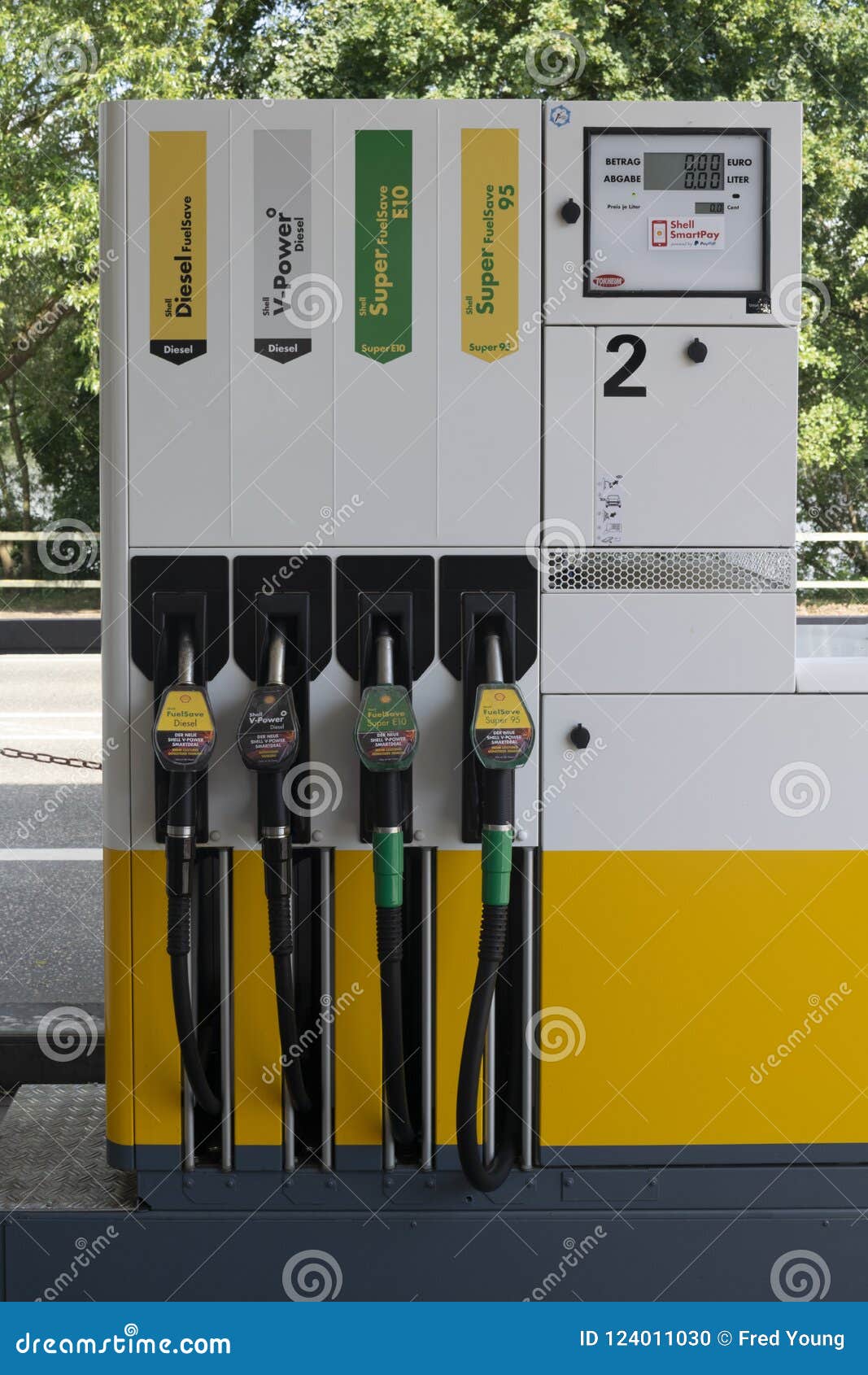 Bombas Do Posto De Gasolina De Shell Imagem Editorial - Imagem de ...