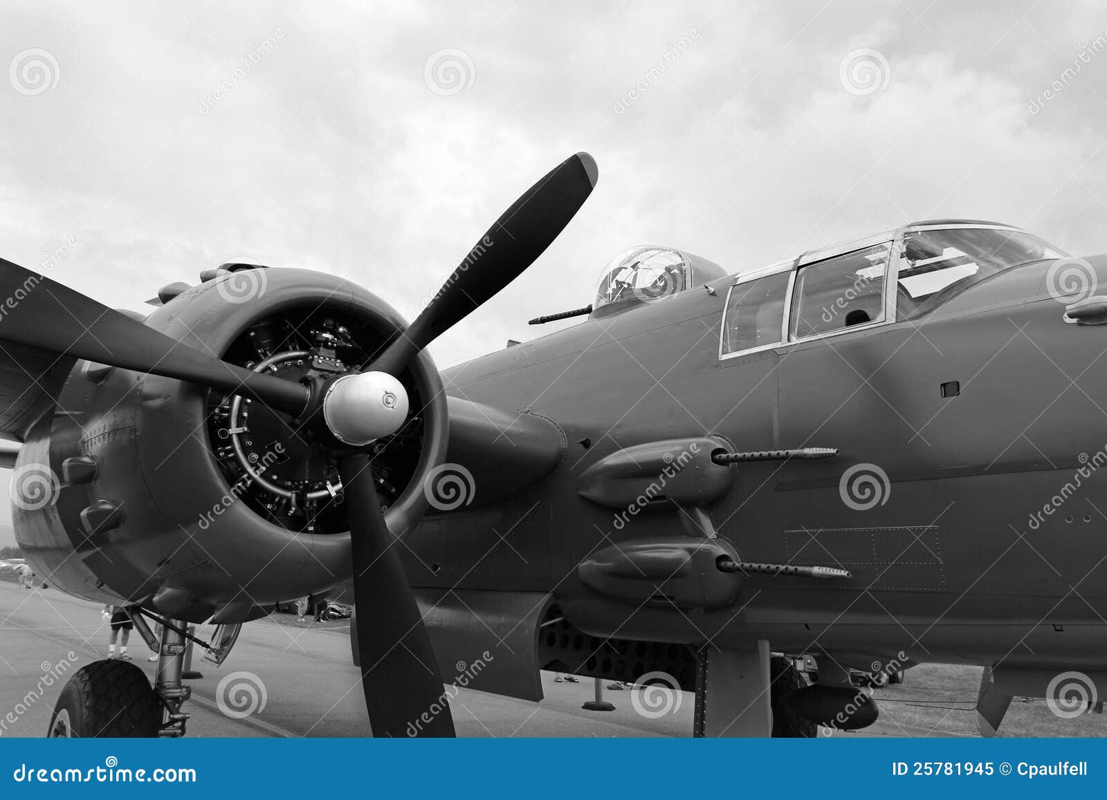 Bomber B25 stockbild. Bild von bomben, luft, mitchell - 25781945