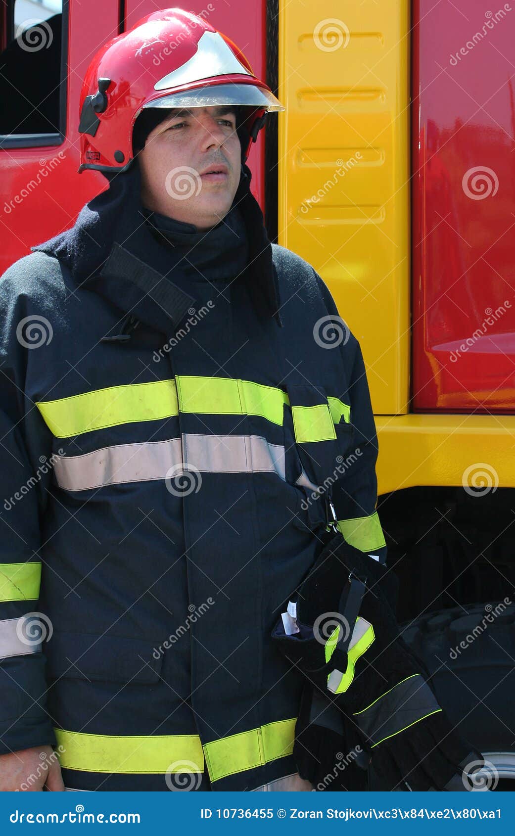 Bombero imagen de archivo. Imagen de casco, servicios - 10736455