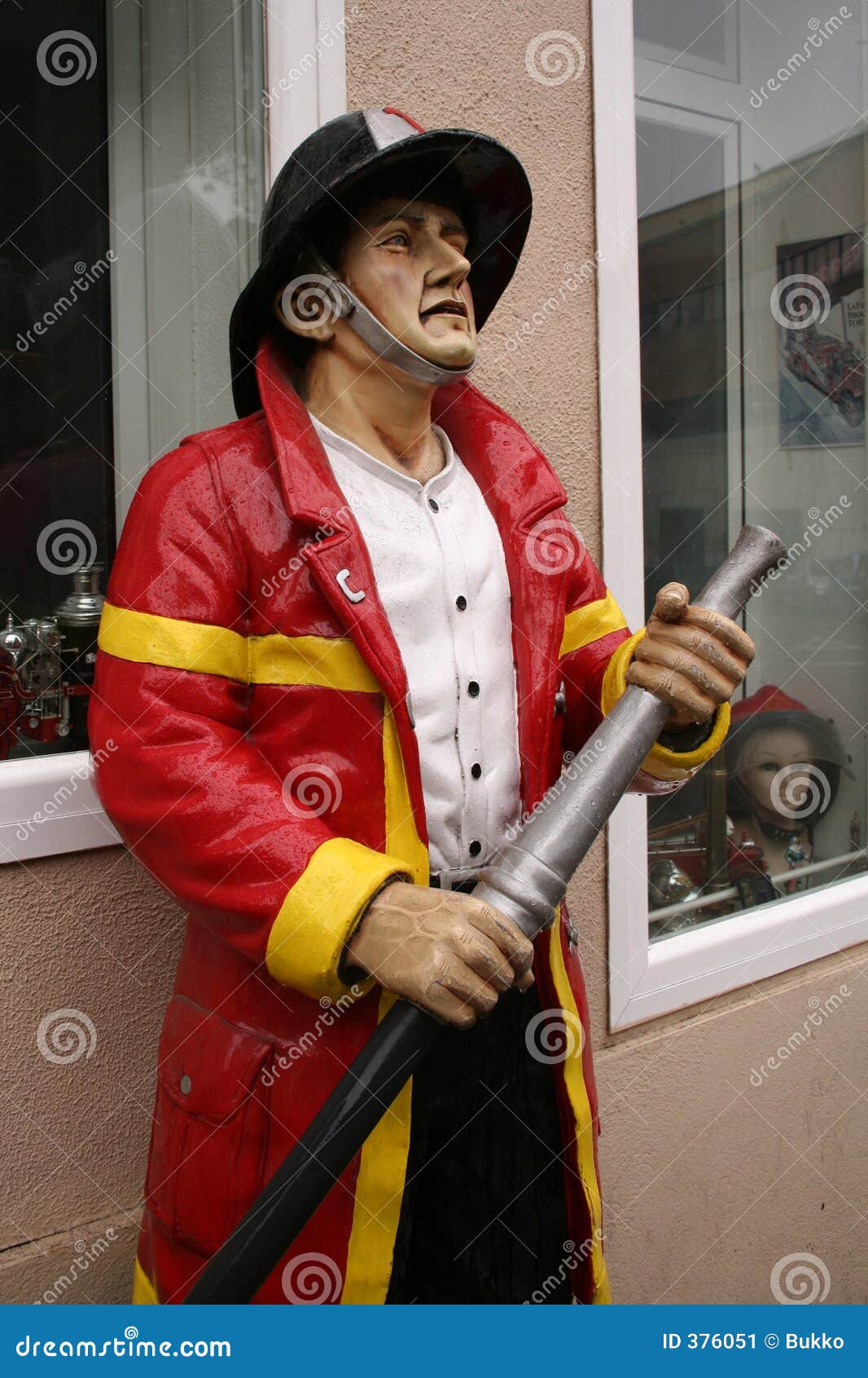 Bombero imagen de archivo. Imagen de rojo, seguro, emergencias - 376051