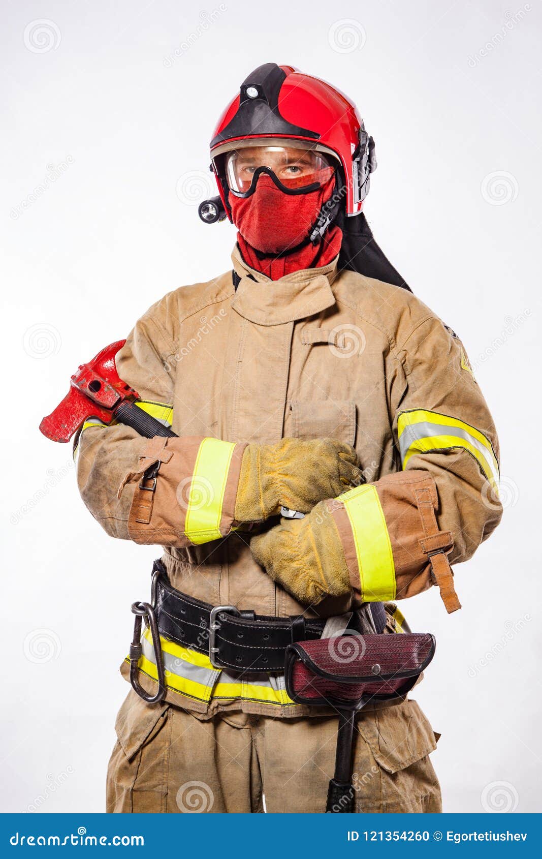 Bombero Confiado En Uniforme En Blanco Foto de archivo - Imagen de ...
