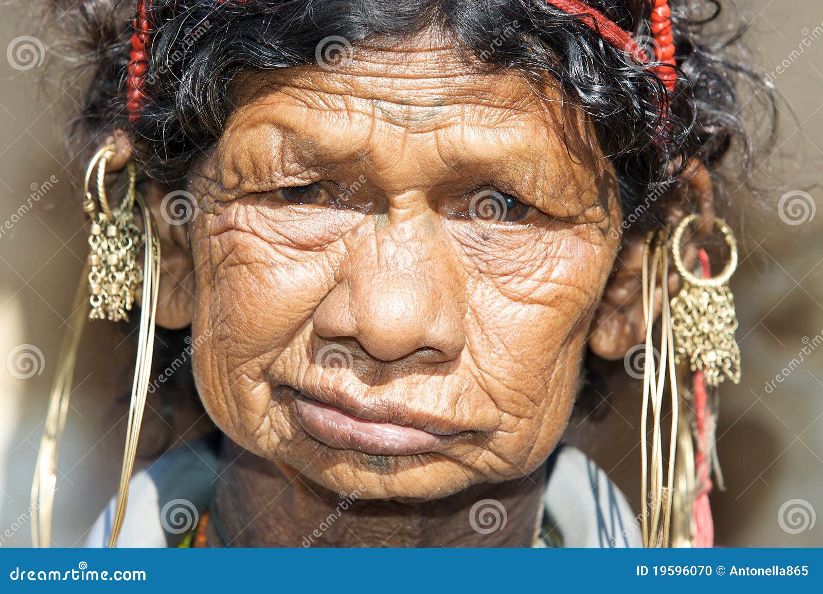 Bonda old tribal woman editorial image. Image of dress - 19596070