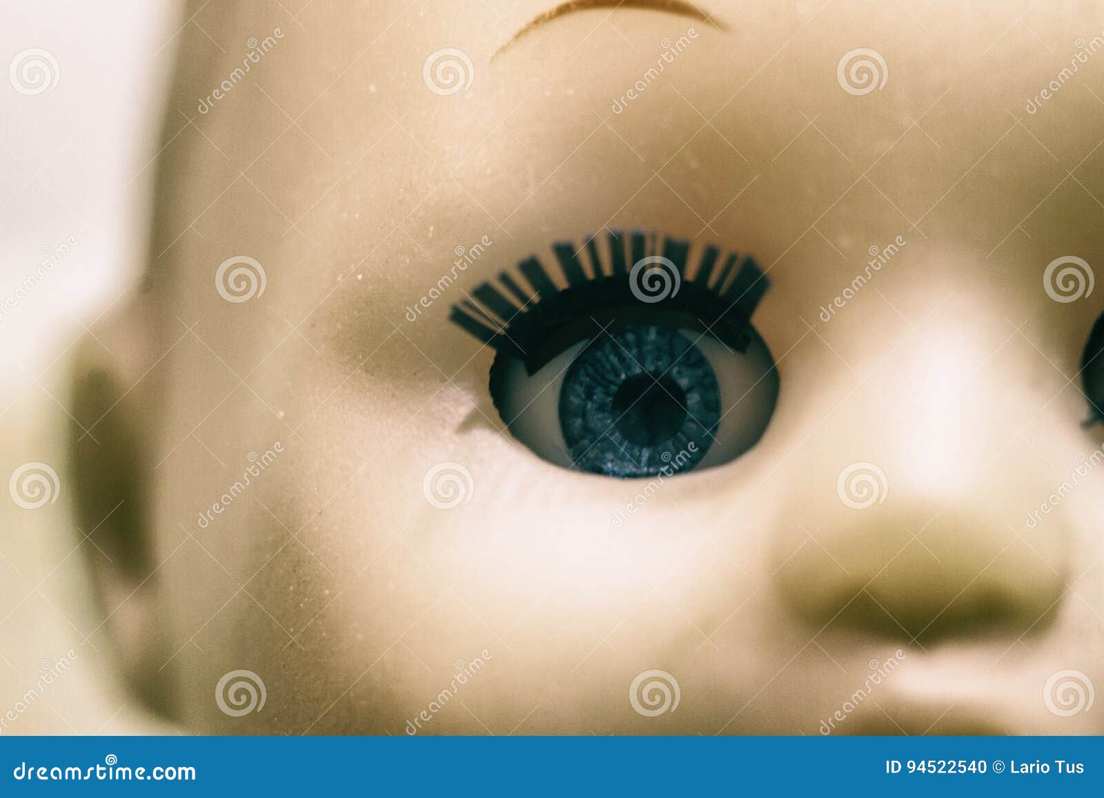 Boneca Assustador Do Horror Foto de Stock - Imagem de brinquedo, boneca ...