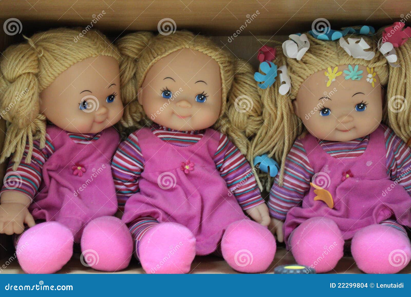 Bonecas foto de stock. Imagem de sorriso, objeto, divertimento - 22299804