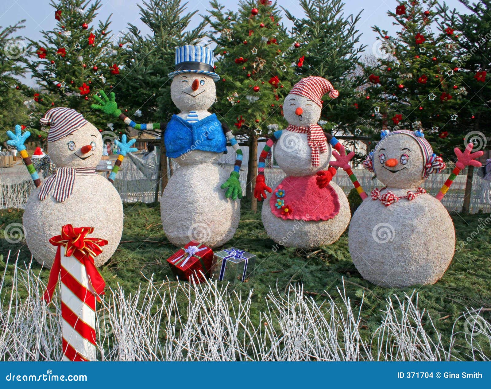 Bonecos de neve do Natal foto de stock. Imagem de religioso - 371704