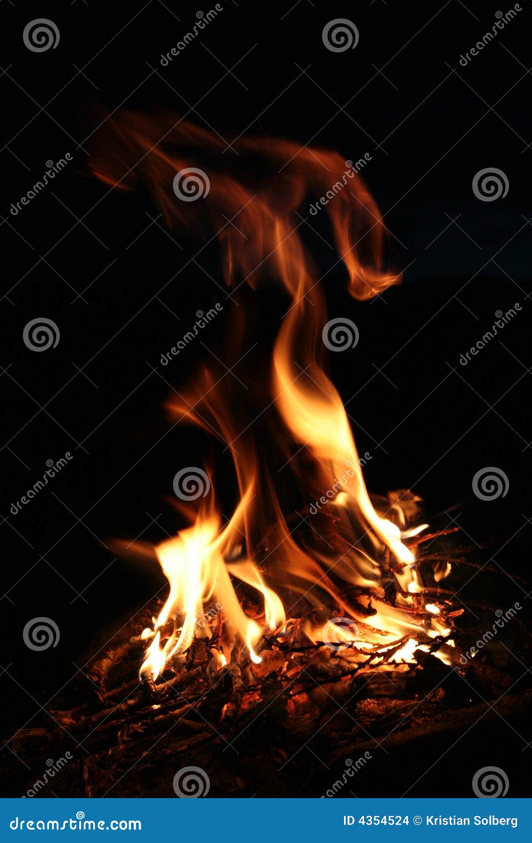 Bonefire stock foto. Image of logboek, verbranding, gloed - 4354524