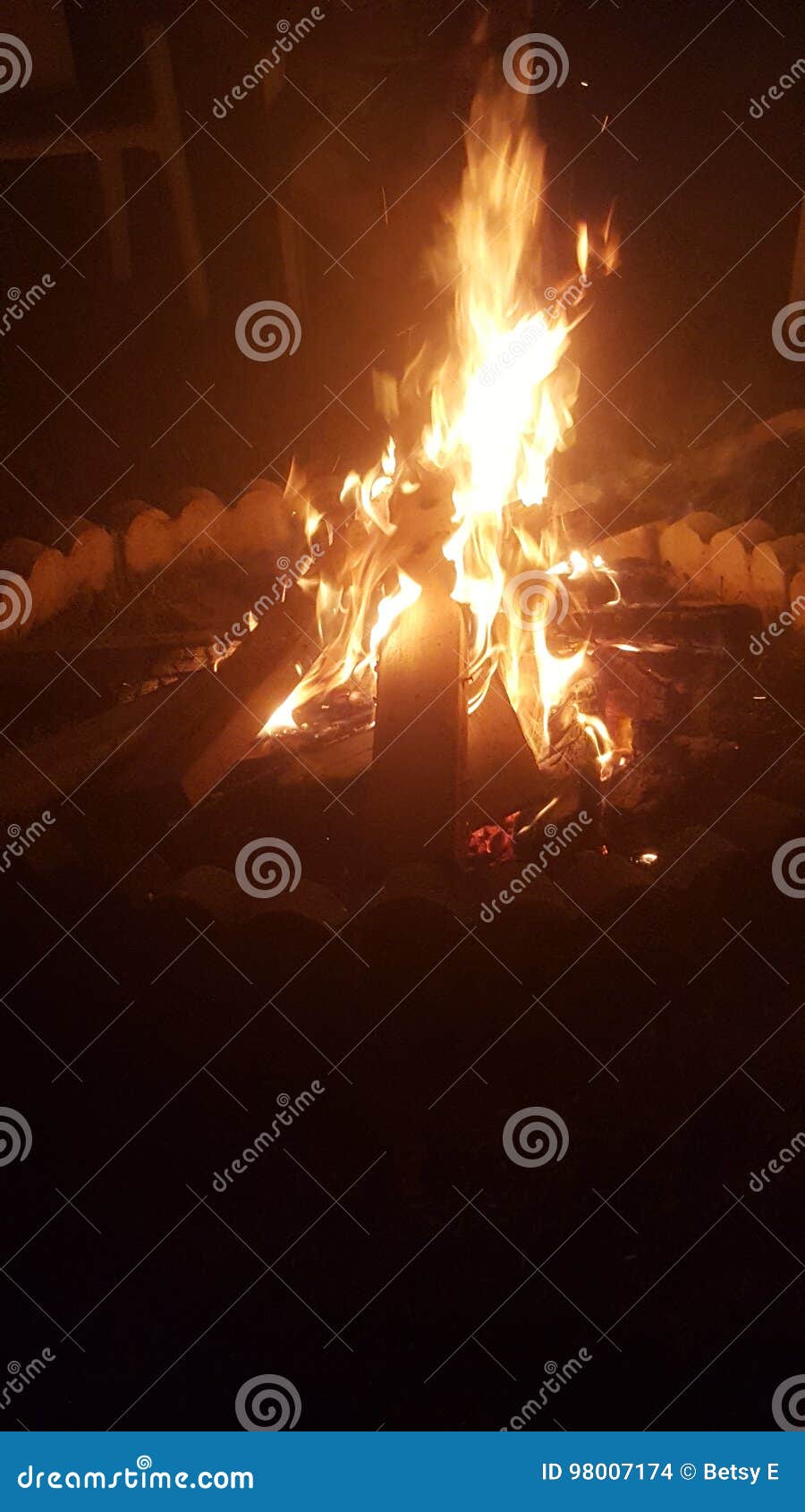 Bonfire stock photo. Image of wood, night, smoke, smores - 98007174