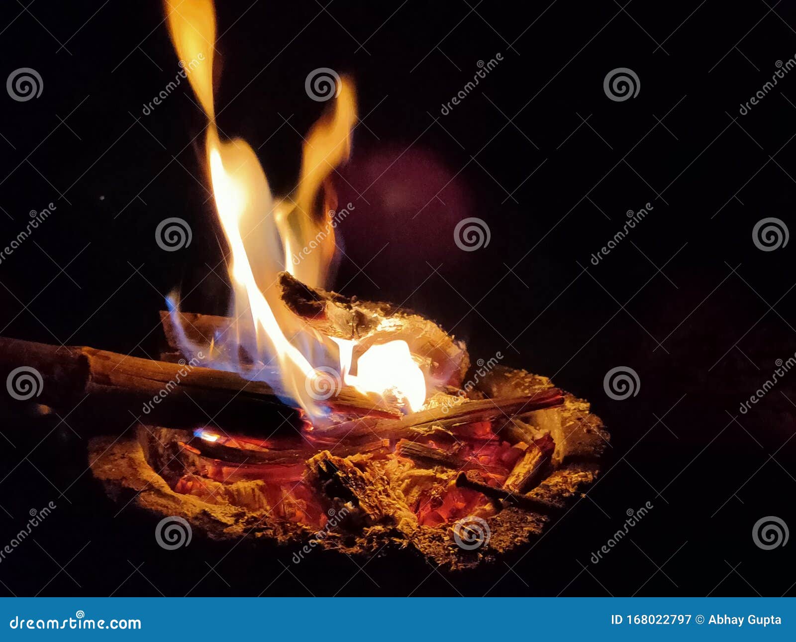 Bonfire at Cold Chilling Night Stock Image - Image of night, bonfire ...