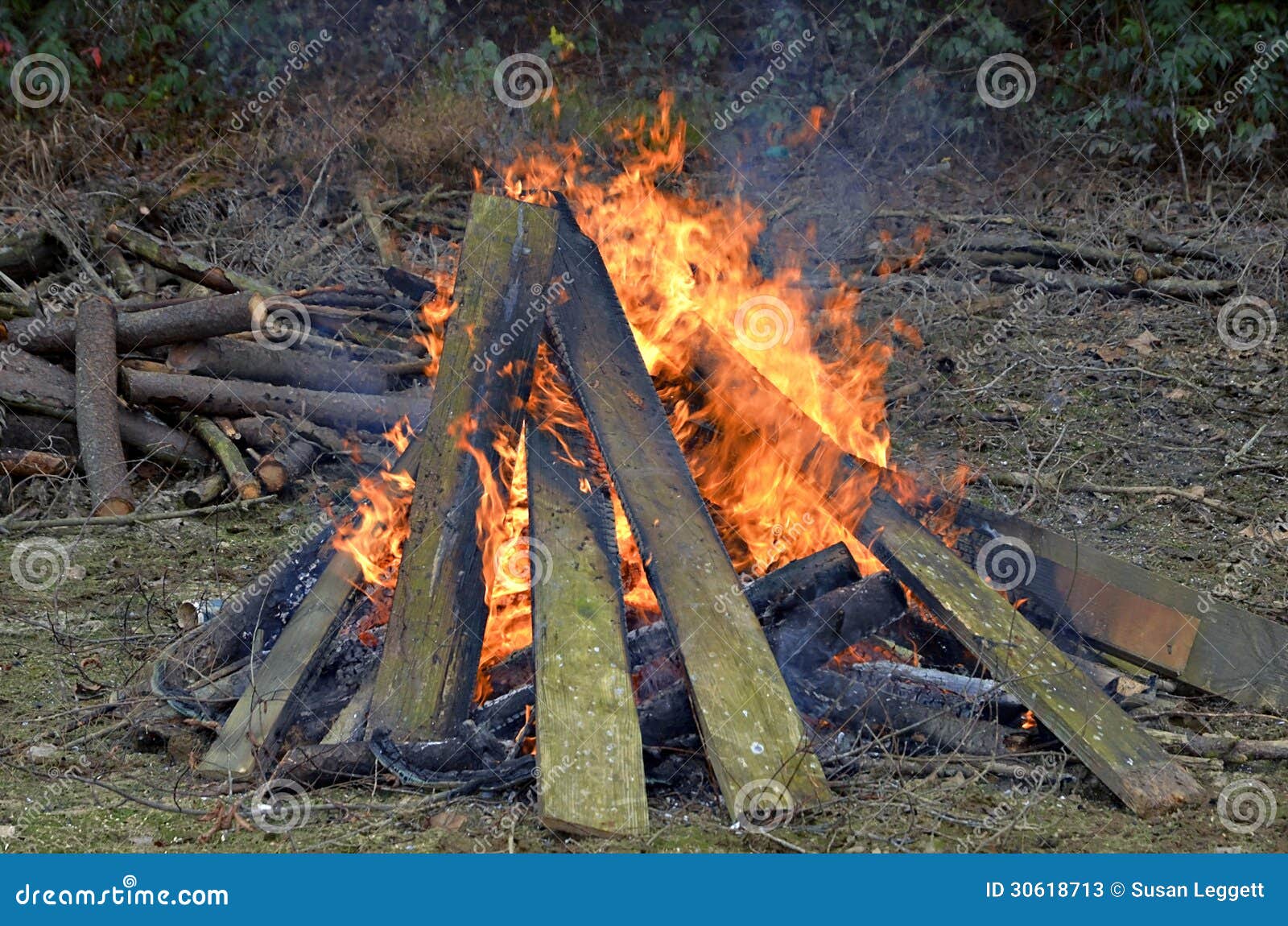 Bonfire with Logs and Boards Stock Image - Image of burn, bright: 30618713