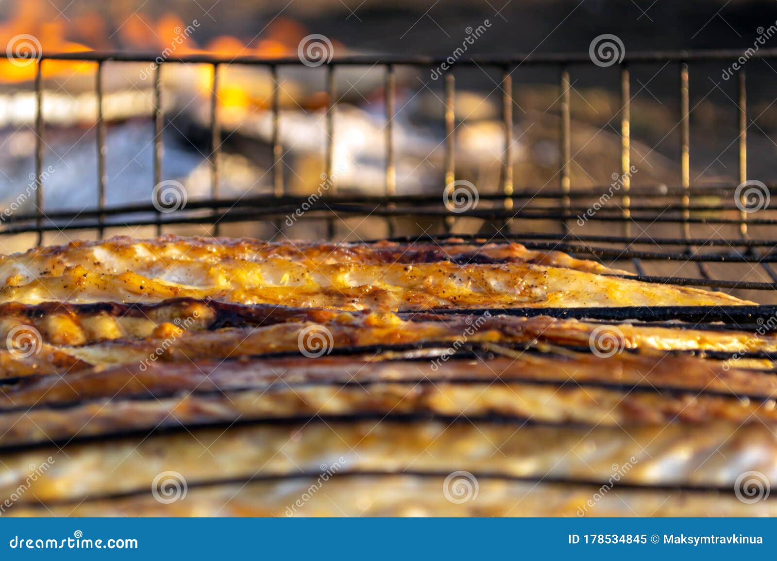 Bonfire mackerel fish stock image. Image of grid, cooking - 178534845