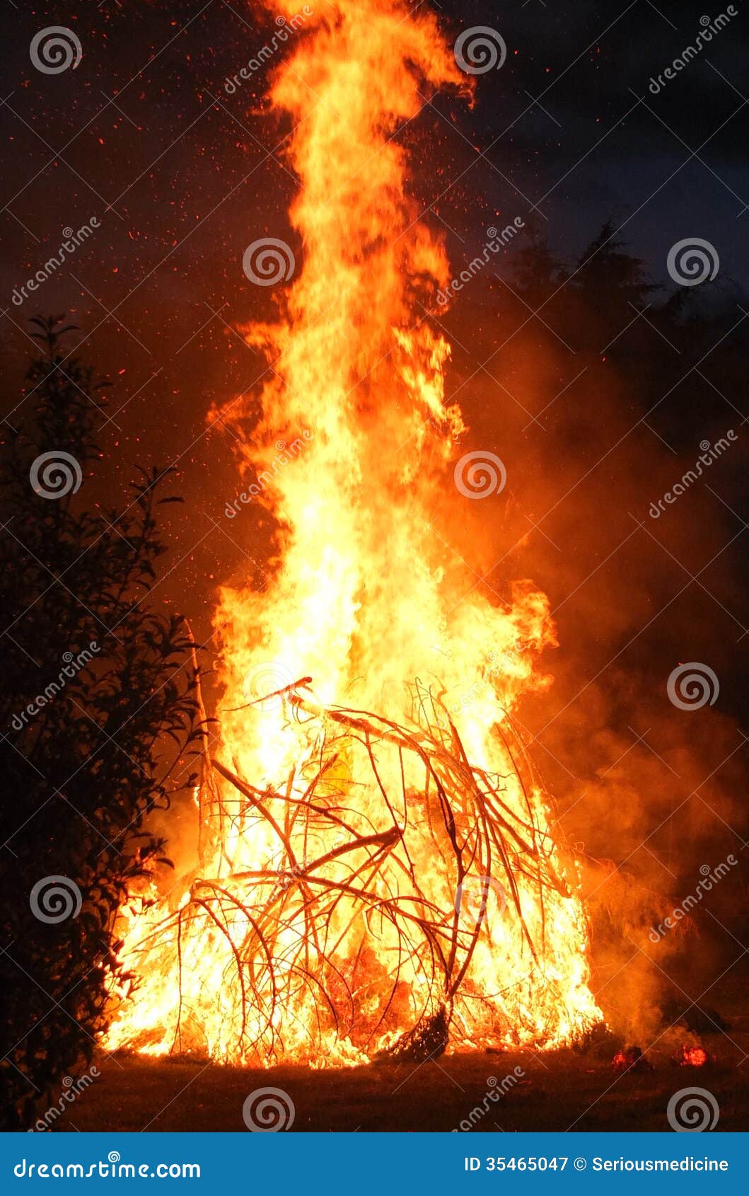 Bonfire night 2 stock image. Image of night, guyfawkes - 35465047