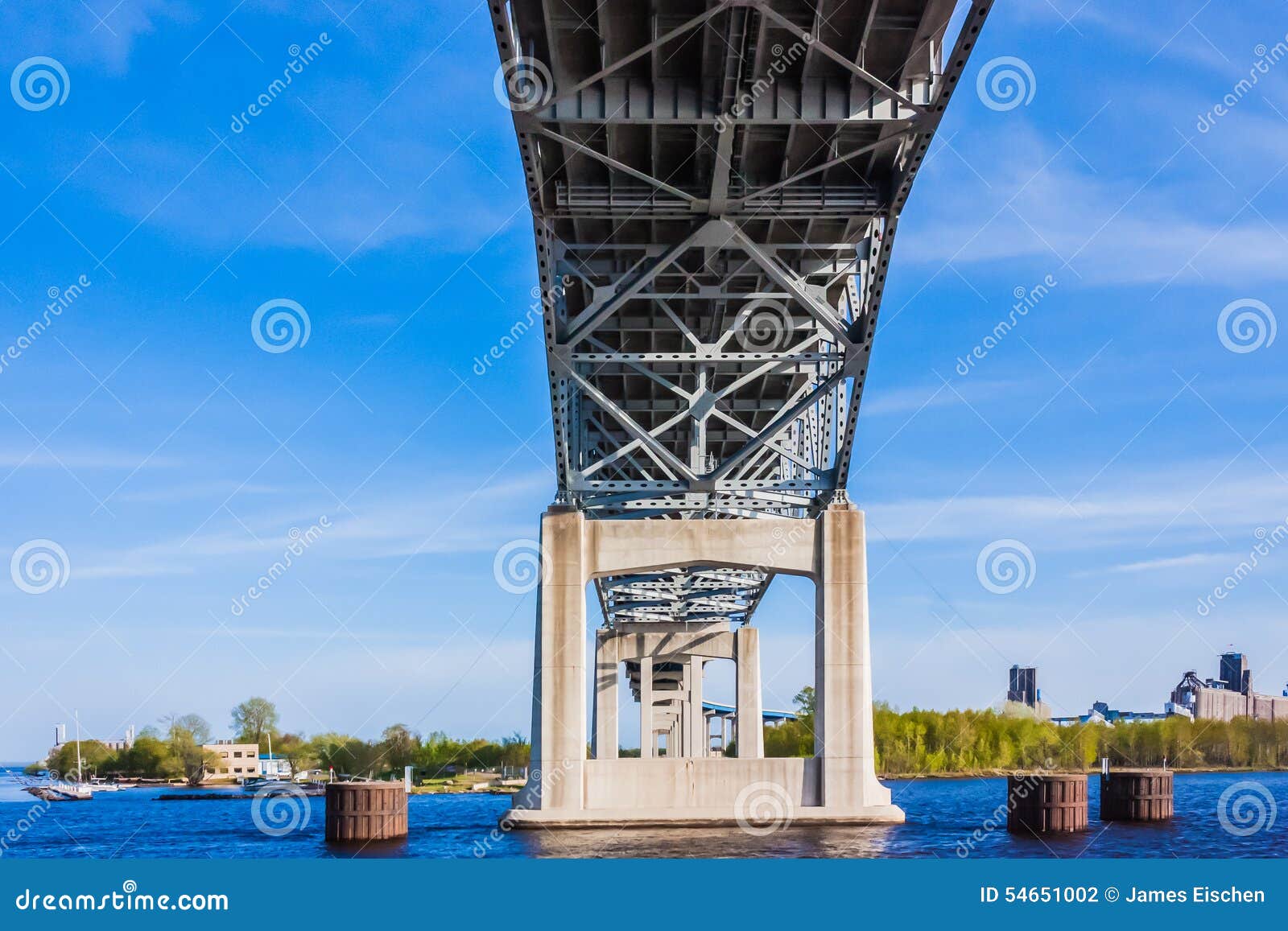 Bong Bridge stockfoto. Bild von minnesota, himmel, sonnig - 54651002