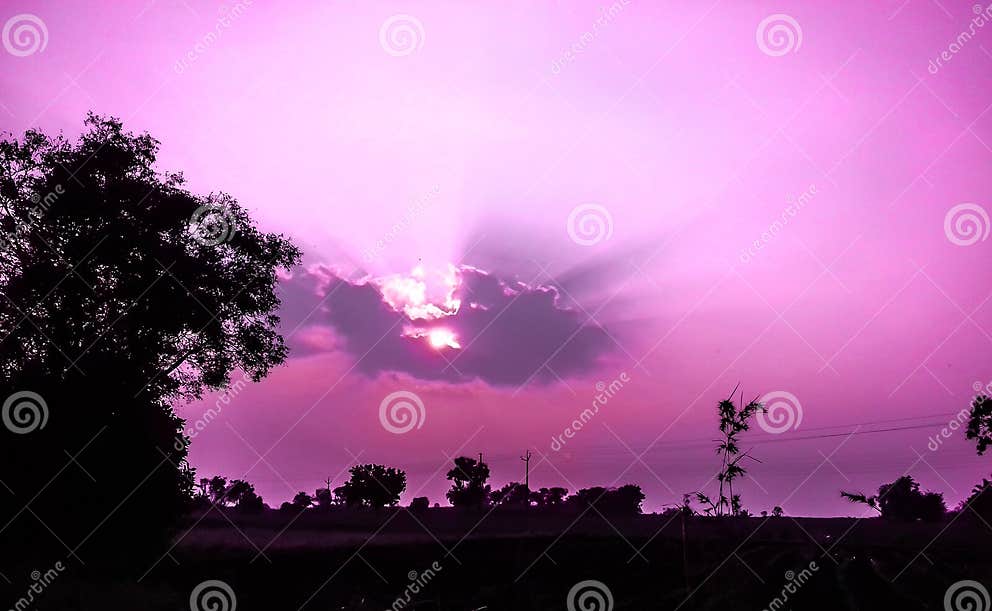 Bonito atardecer rosa foto de archivo. Imagen de sunset - 164633072