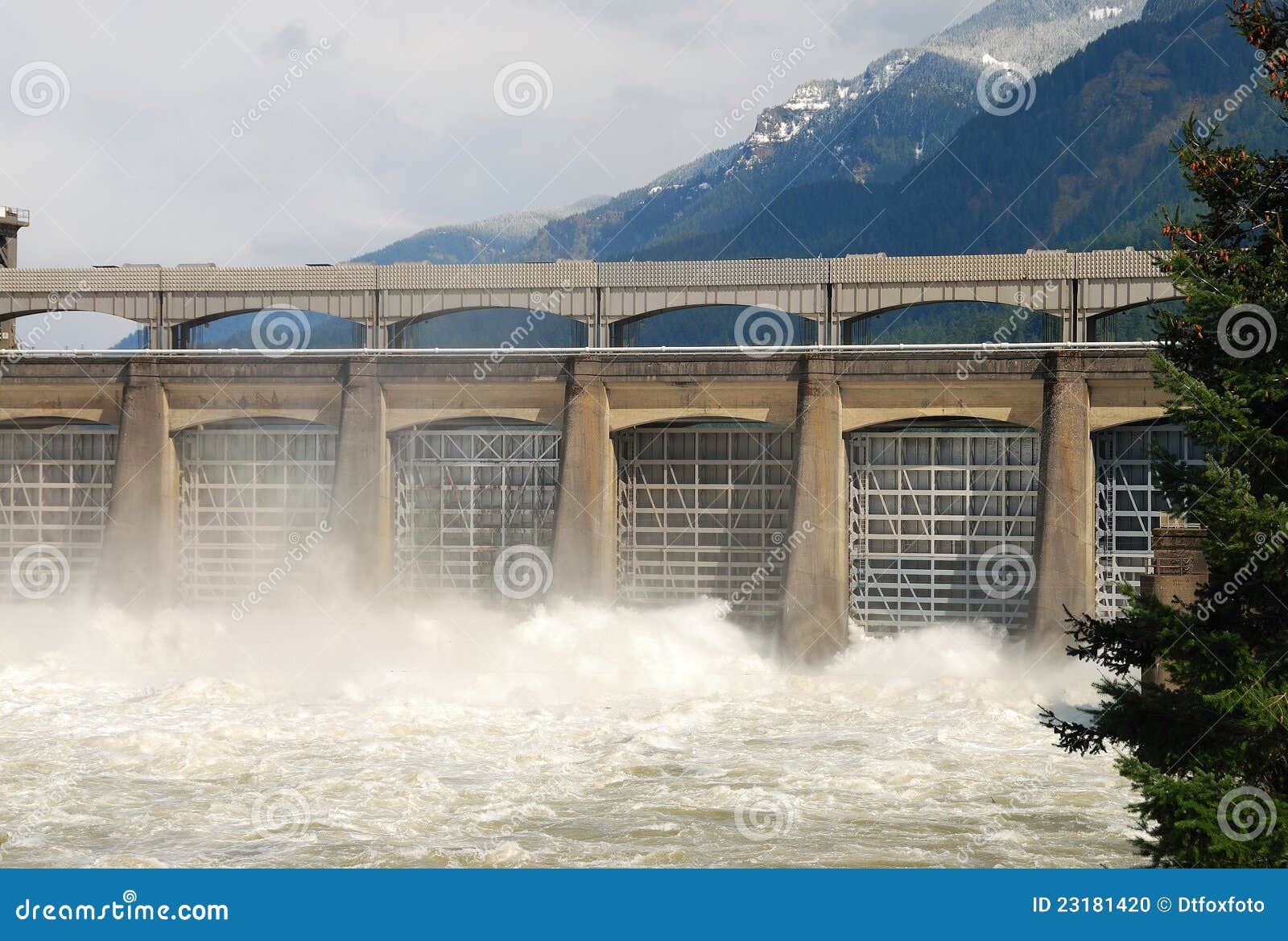 Bonneville Dam stock photo. Image of structure, oregon - 23181420