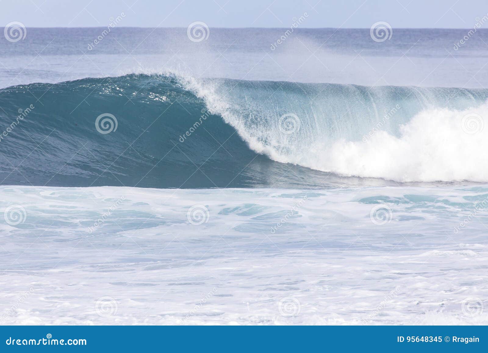 Banzai Pipeline wave stock image. Image of tunnel, hawaii - 95648345