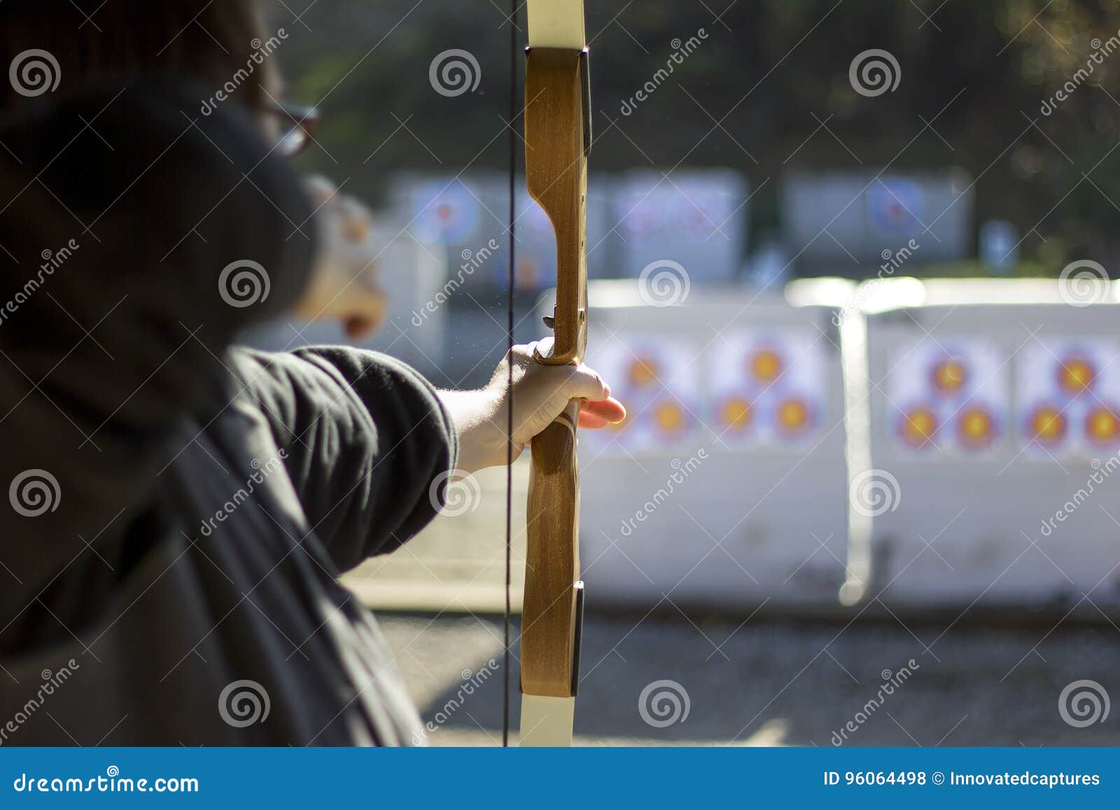 Boogschieten in Een Het Schieten Waaier Stock Foto - Image of recreatie ...
