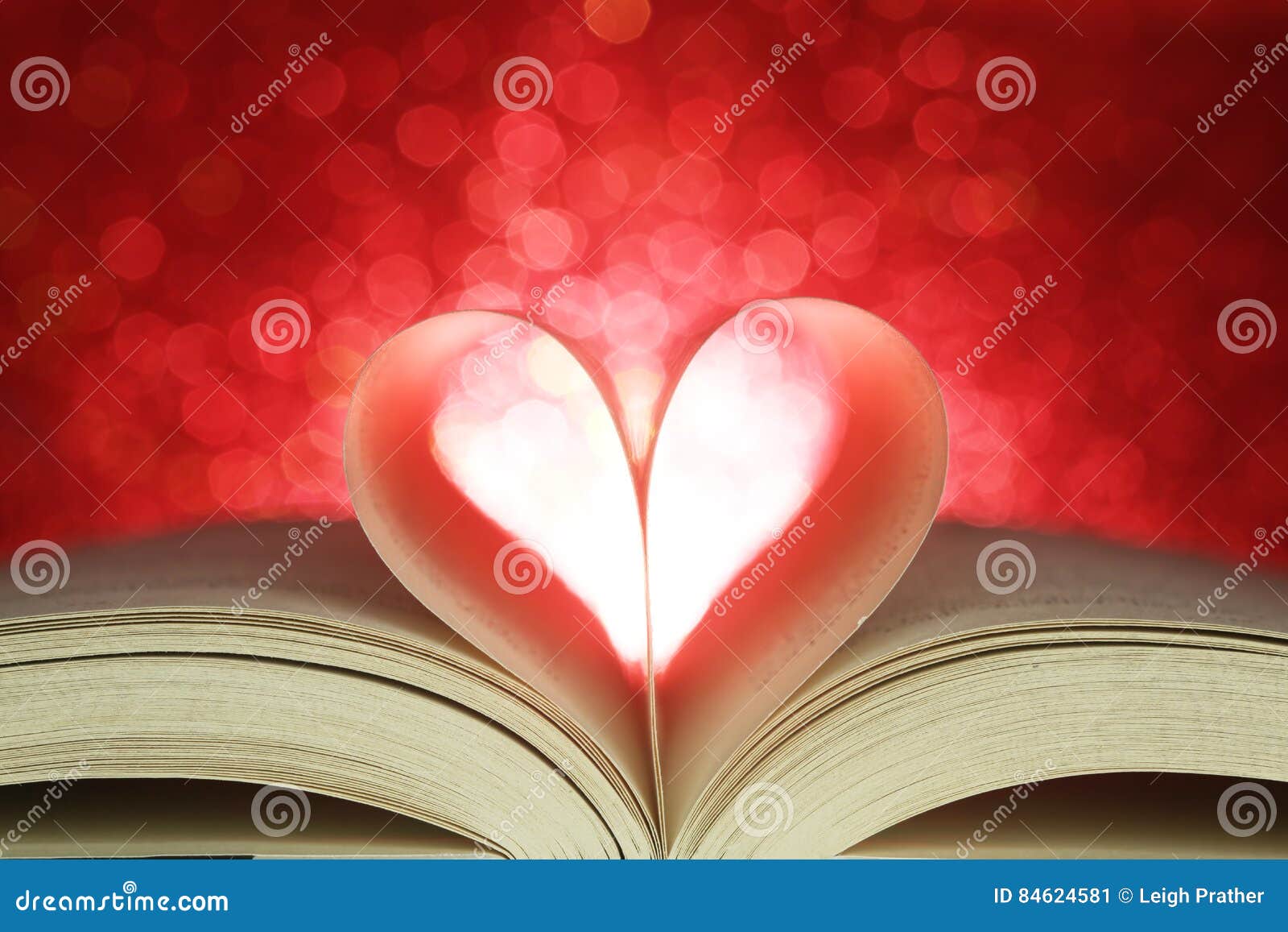 Book in the Shape of a Heart Stock Image - Image of glow, reading: 84624581