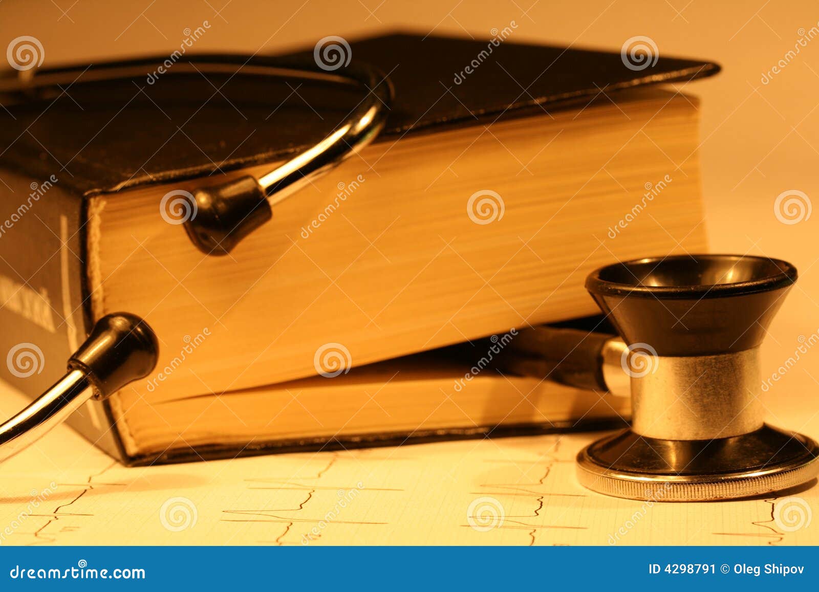 Book and stethoscope stock image. Image of black, beat - 4298791