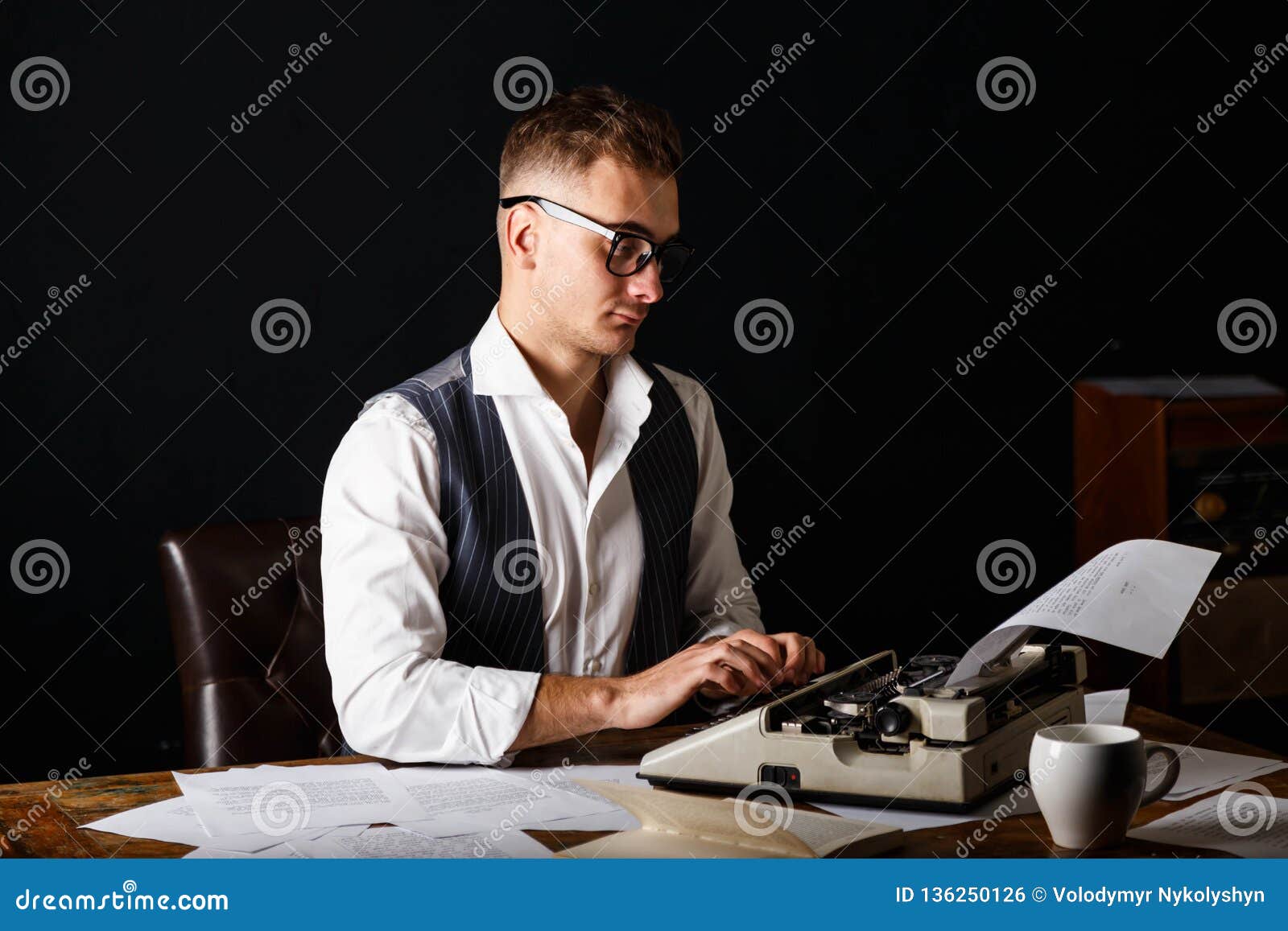 Book Writer Using Typewriter Stock Photo - Image of blank, letter ...