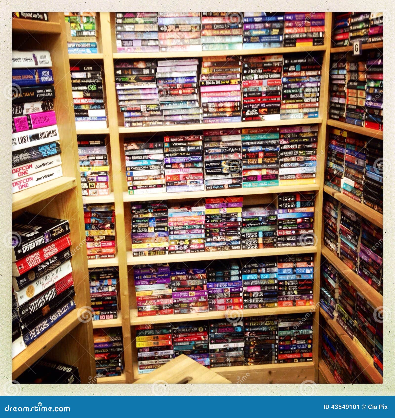 Bookstore editorial photo. Image of read, full, bookstore - 43549101