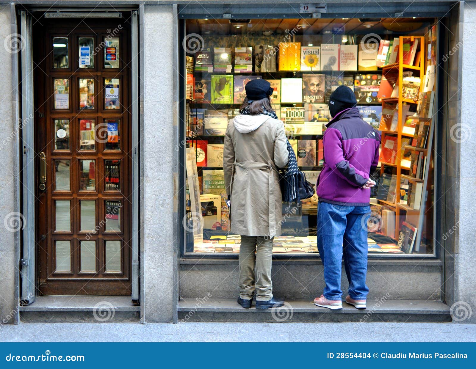 Bookstore window editorial stock image. Image of interesting - 28554404