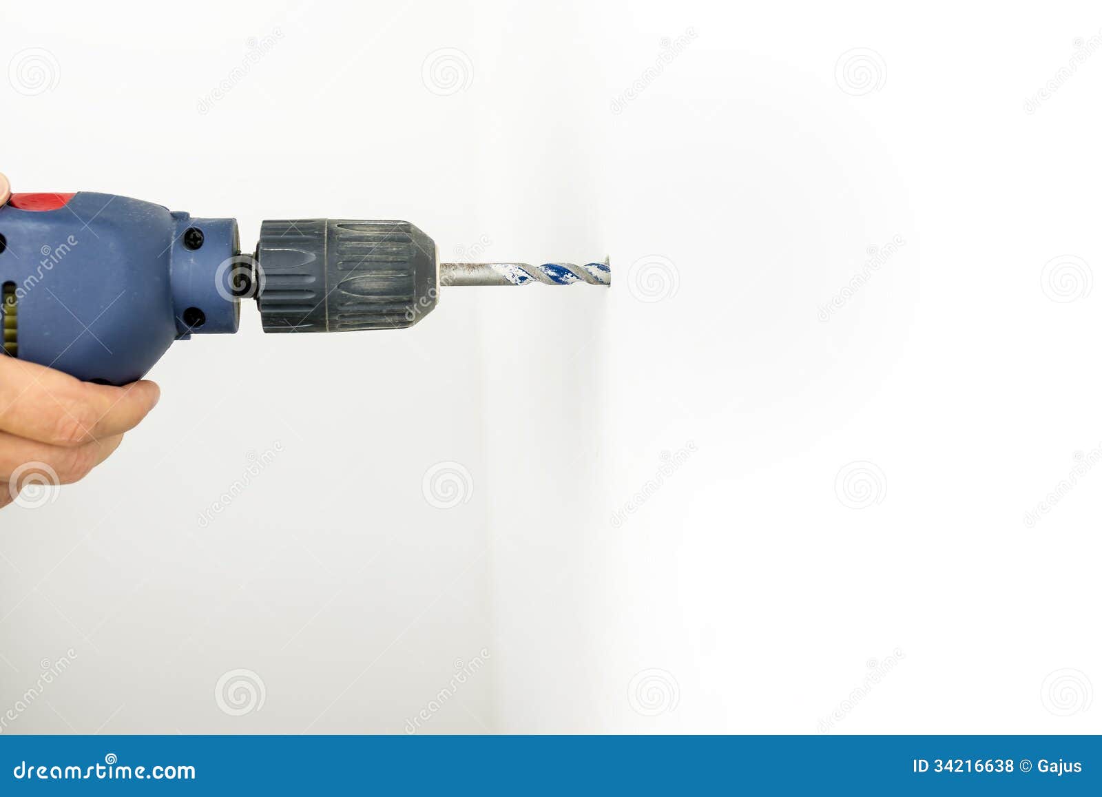 Boorgat in de muur stock foto. Image of instrument, installatie - 34216638