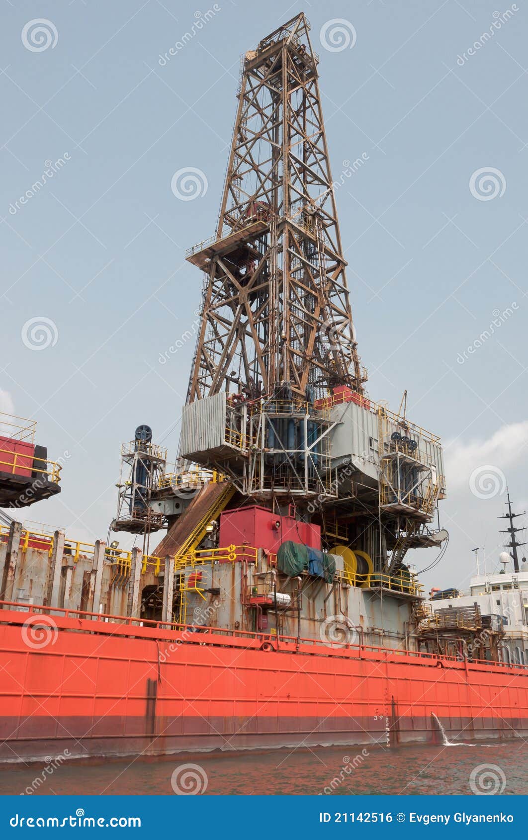 Boortoren Van Een Schip Van De Boor Stock Foto - Image of compensator ...