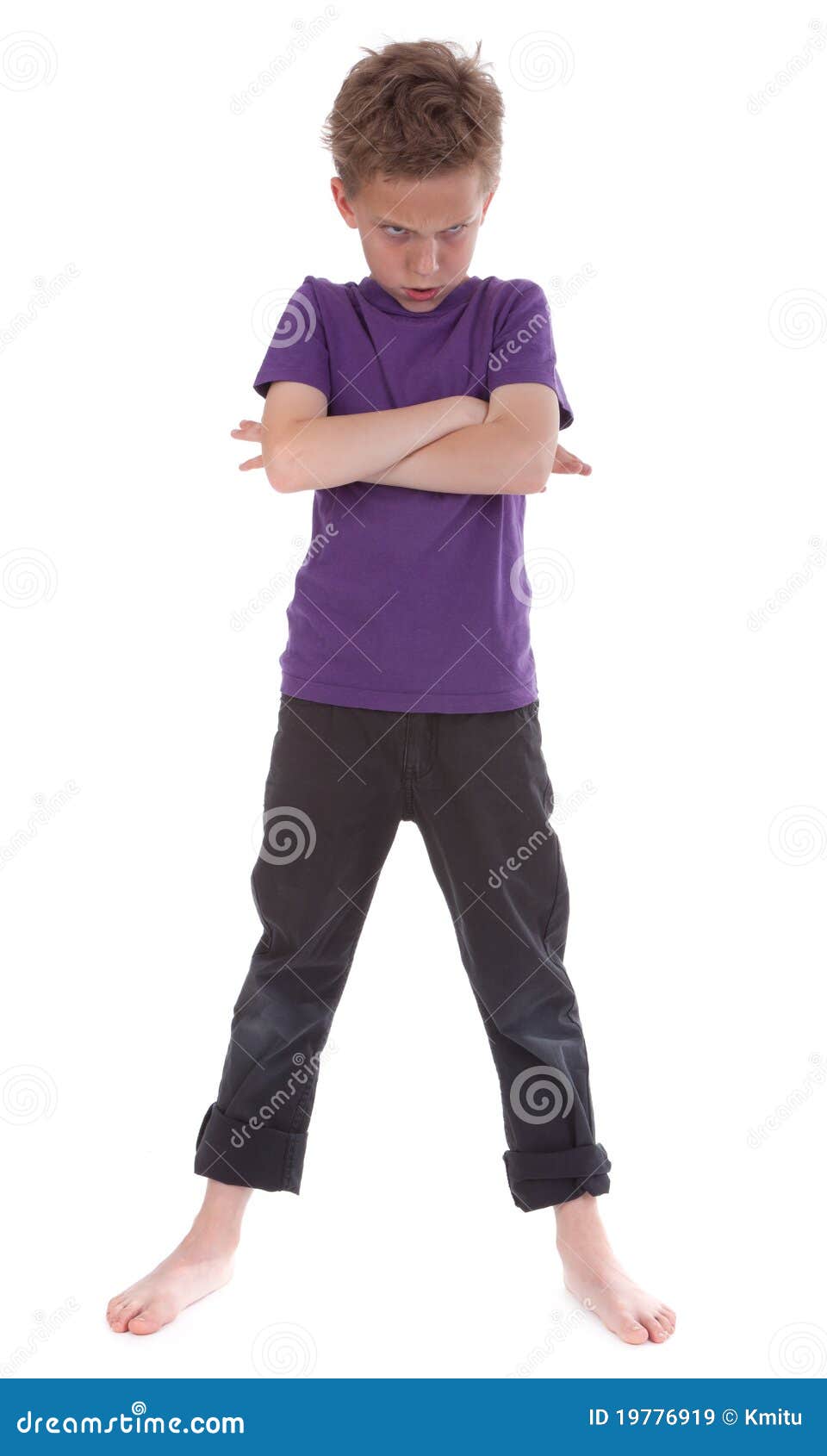 Boos kind tegen wit stock afbeelding. Image of geïsoleerd - 19776919