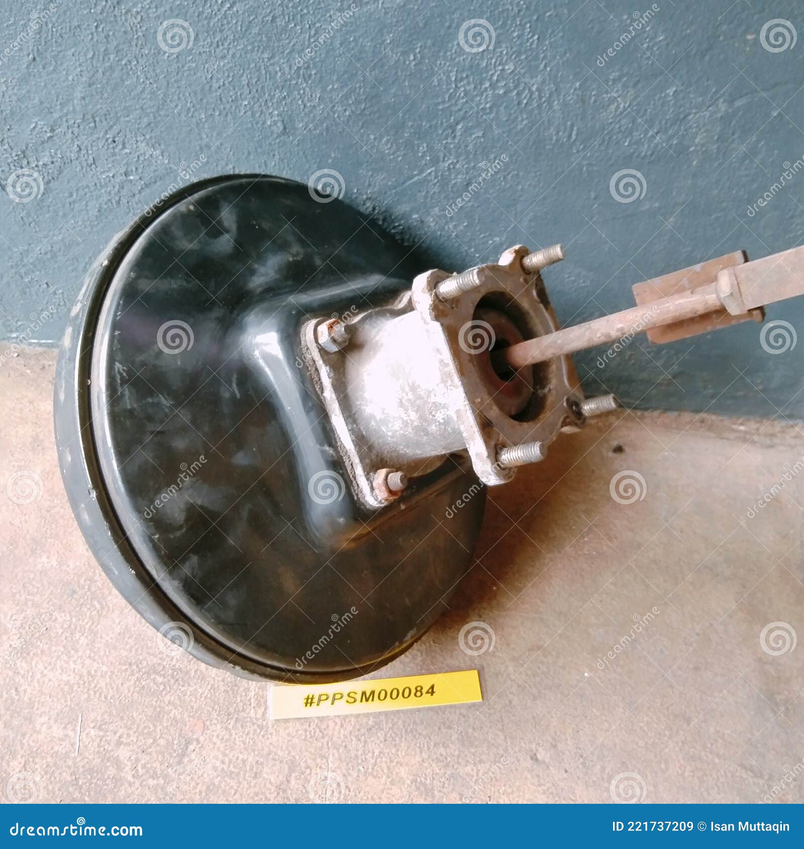 Booster rem mobil bmw e34 stock image. Image of mobil - 221737209