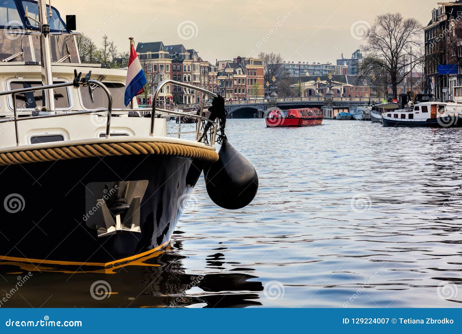 Boot in Amsterdam redaktionelles stockfotografie. Bild von kultur ...