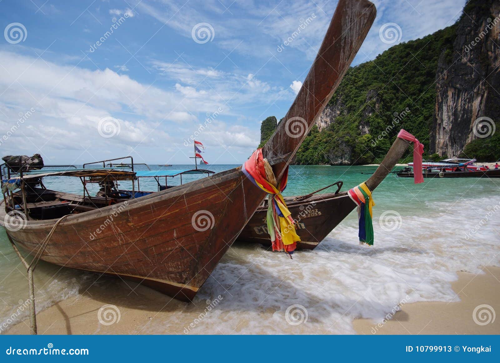 BOOT AUF DEM STRAND stockbild. Bild von reflexion, romanze - 10799913