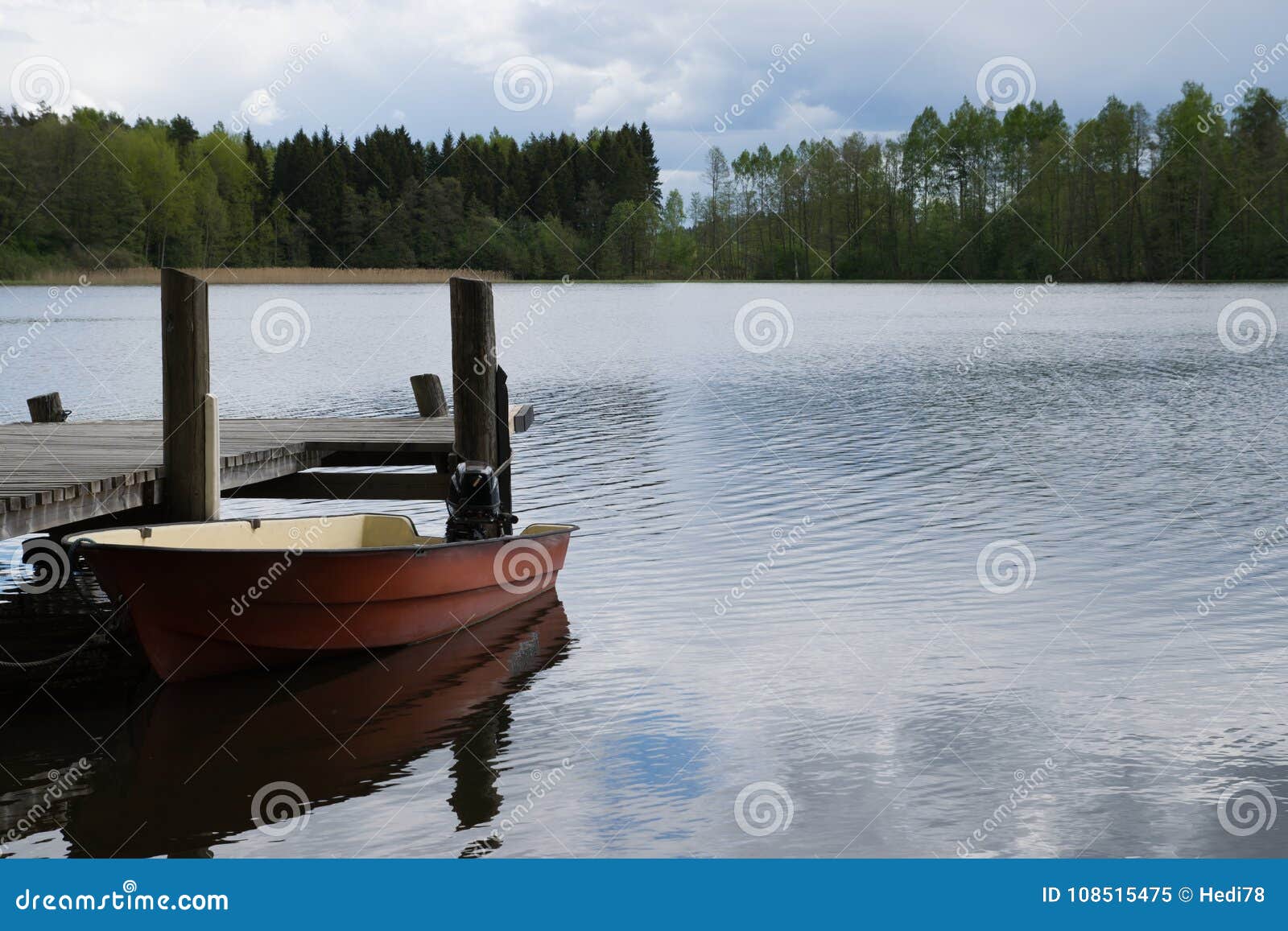 Boot auf See stockbild. Bild von szenisch, seebrücke - 108515475