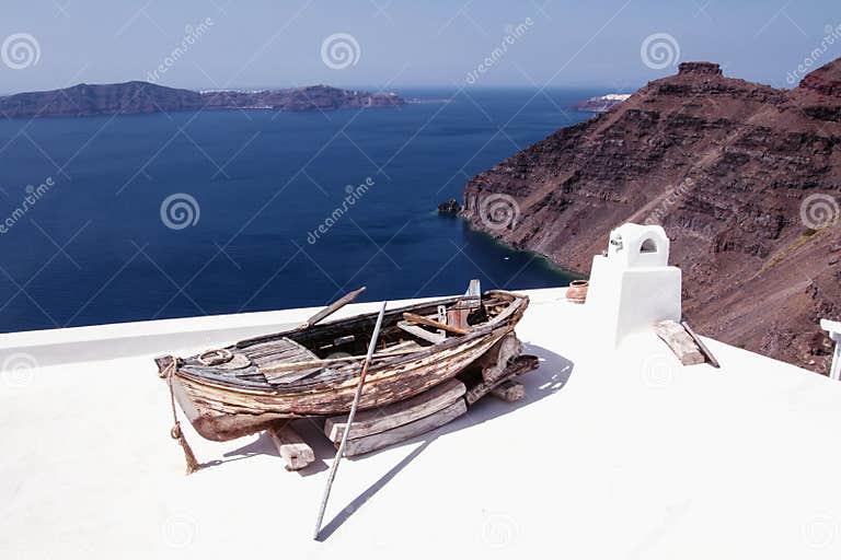 Boot in het dak stock afbeelding. Image of zonlicht, bestemming - 45106193