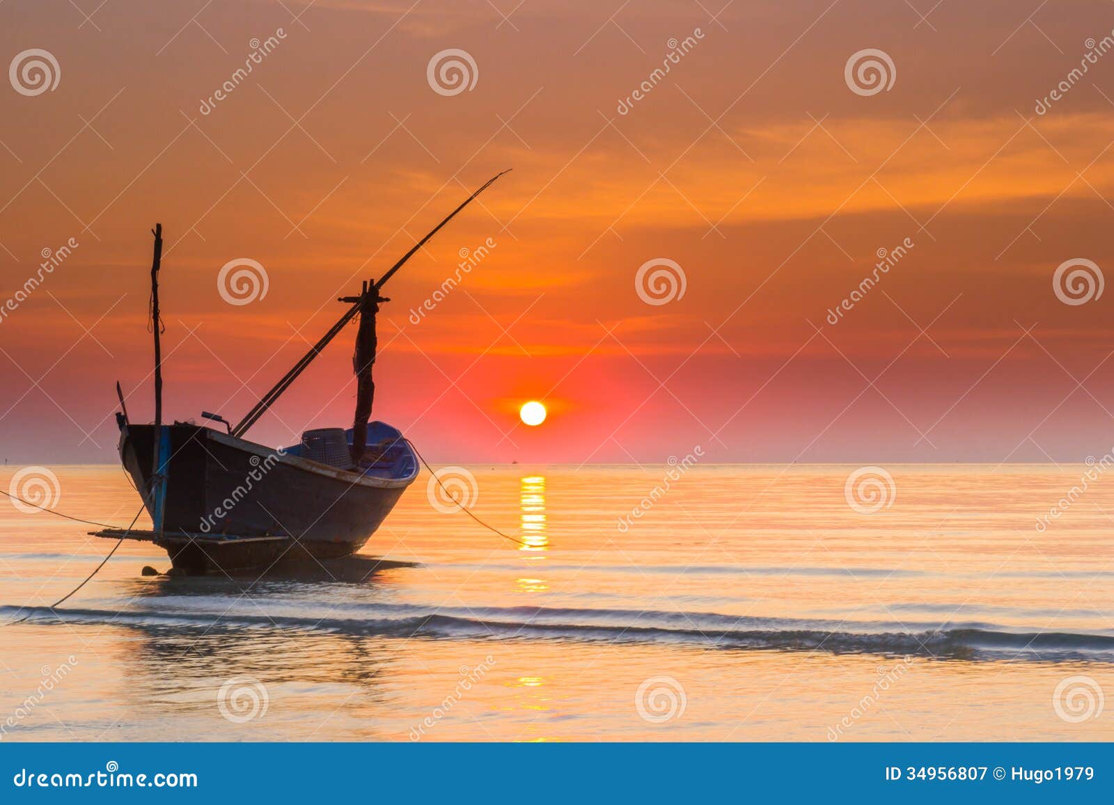 Boot Im Meer Unter Sonnenuntergang Stockbild - Bild von rüber, küste ...